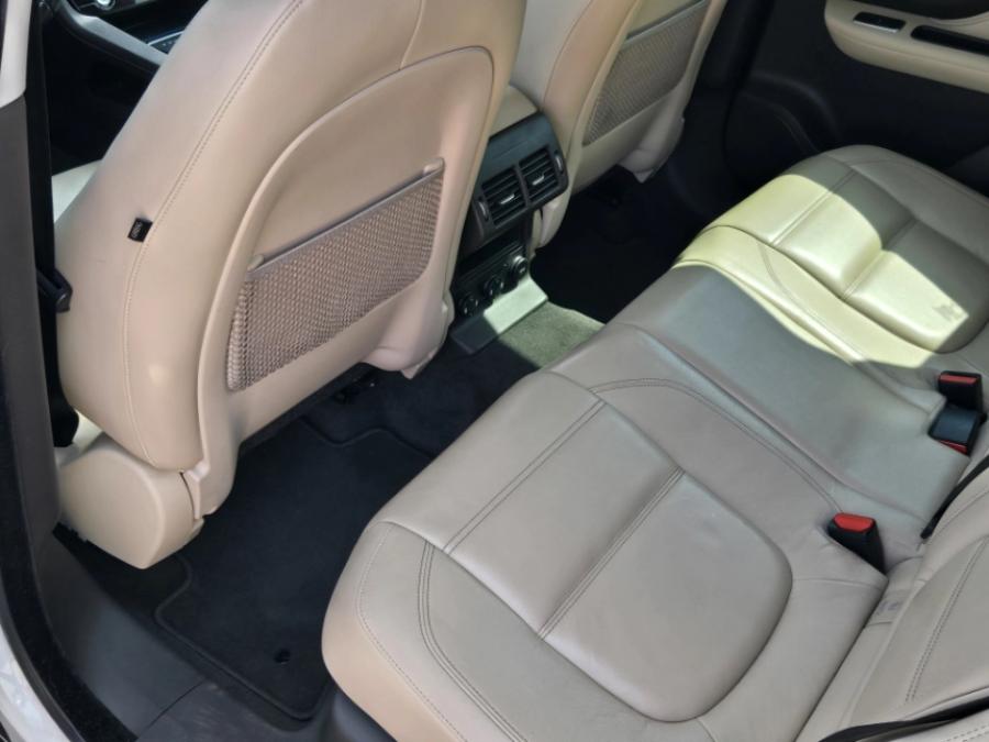 White Jaguar F-Pace 2017 in Riga, with an engine capacity of 2.00 L and mileage of 56 thousand km for 17700 €, photo 17 on AUTOMOTO.COM.LV