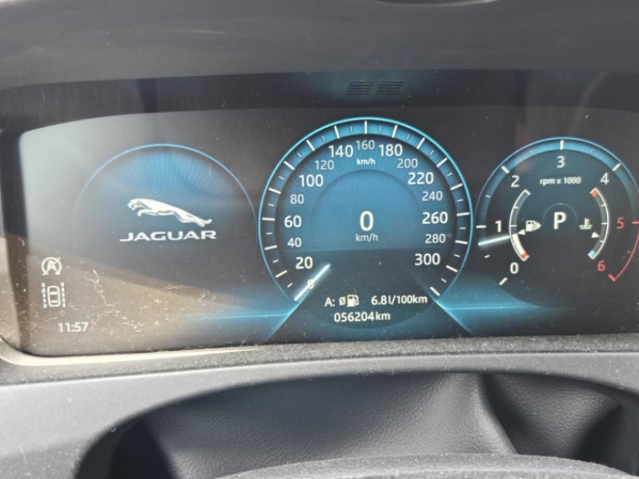 White Jaguar F-Pace 2017 in Riga, with an engine capacity of 2.00 L and mileage of 56 thousand km for 17700 €, photo 20 on AUTOMOTO.COM.LV