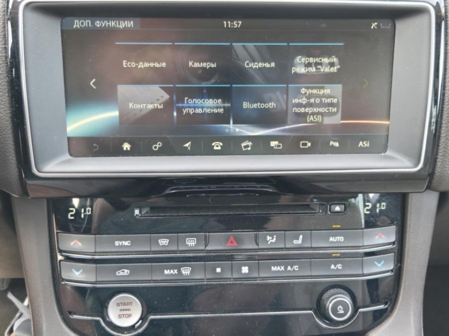 White Jaguar F-Pace 2017 in Riga, with an engine capacity of 2.00 L and mileage of 56 thousand km for 17700 €, photo 22 on AUTOMOTO.COM.LV