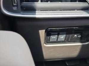 White Jaguar F-Pace 2017 in Riga, with an engine capacity of 2.00 L and mileage of 56 thousand km for 17700 €, photo 26 on AUTOMOTO.COM.LV