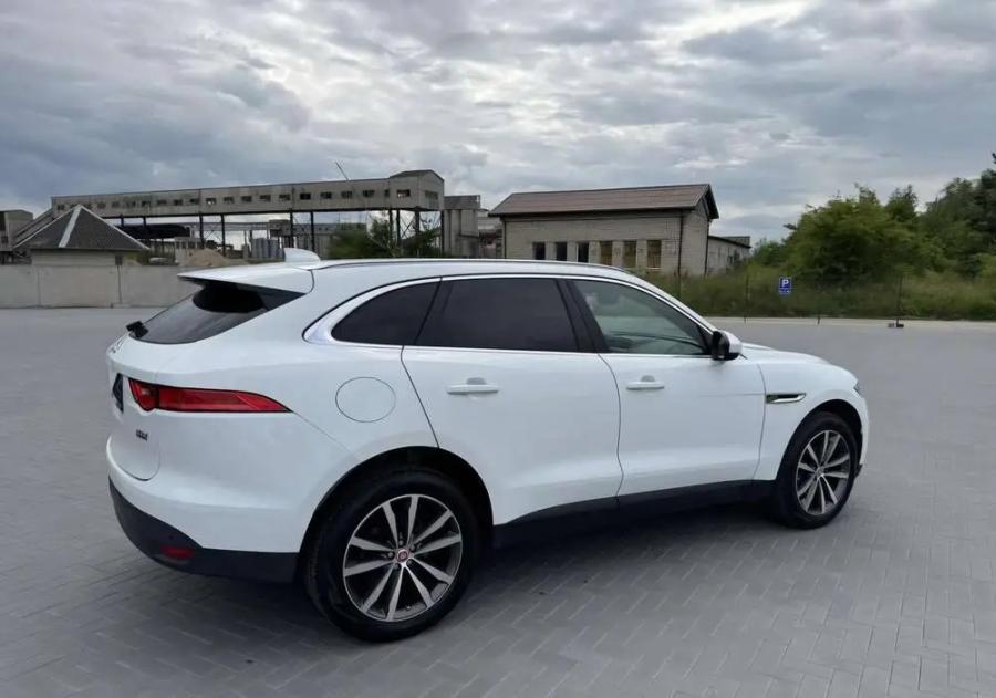 Balts Jaguar F-Pace 2017 Telšiai, ar dzinēja tilpumu 2.00 L un nobraukumu 213 tūkst. km par 8990 €, foto 10 vietnē AUTOMOTO.COM.LV