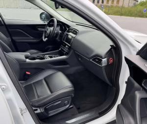 Balts Jaguar F-Pace 2017 Telšiai, ar dzinēja tilpumu 2.00 L un nobraukumu 213 tūkst. km par 8990 €, foto 12 vietnē AUTOMOTO.COM.LV