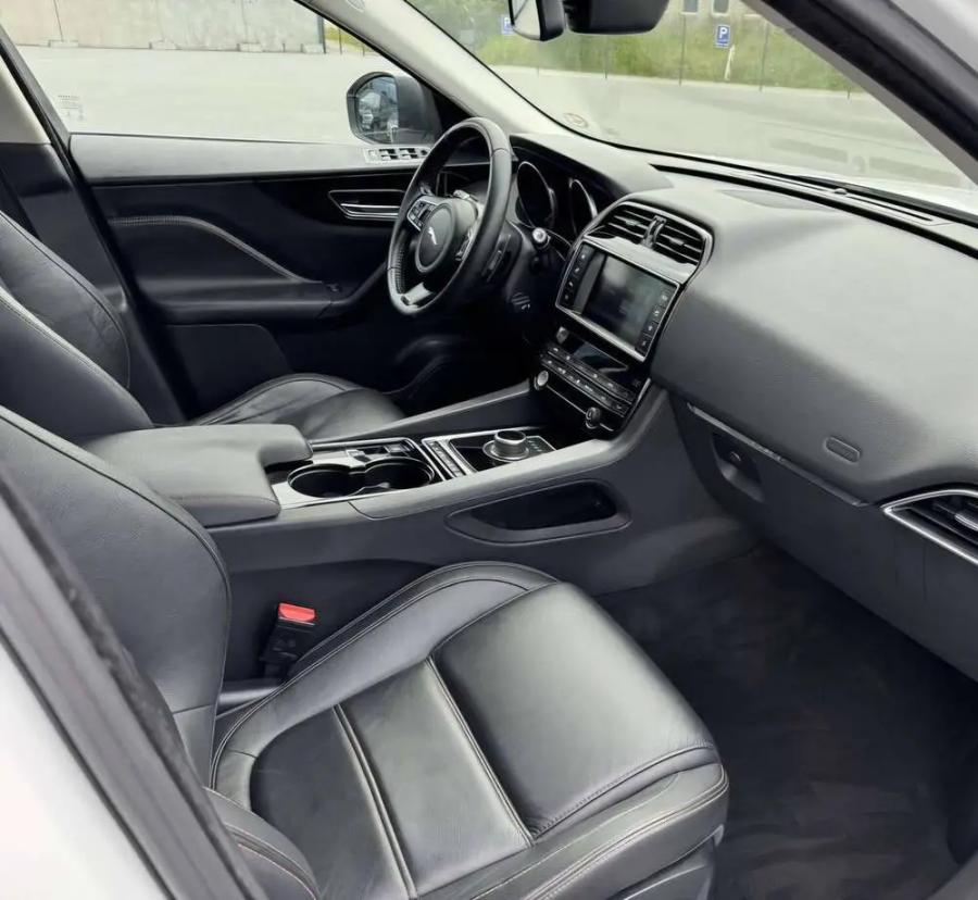 Balts Jaguar F-Pace 2017 Telšiai, ar dzinēja tilpumu 2.00 L un nobraukumu 213 tūkst. km par 8990 €, foto 13 vietnē AUTOMOTO.COM.LV