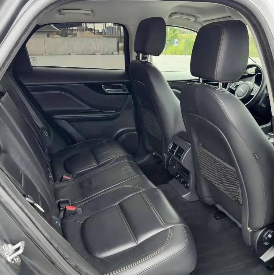 Balts Jaguar F-Pace 2017 Telšiai, ar dzinēja tilpumu 2.00 L un nobraukumu 213 tūkst. km par 8990 €, foto 16 vietnē AUTOMOTO.COM.LV