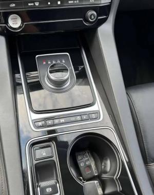 Balts Jaguar F-Pace 2017 Telšiai, ar dzinēja tilpumu 2.00 L un nobraukumu 213 tūkst. km par 8990 €, foto 20 vietnē AUTOMOTO.COM.LV