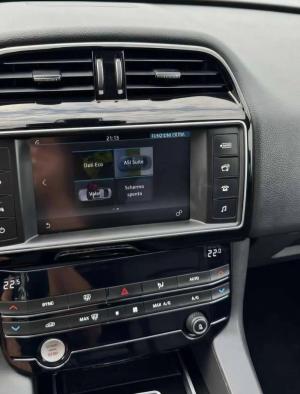Balts Jaguar F-Pace 2017 Telšiai, ar dzinēja tilpumu 2.00 L un nobraukumu 213 tūkst. km par 8990 €, foto 21 vietnē AUTOMOTO.COM.LV