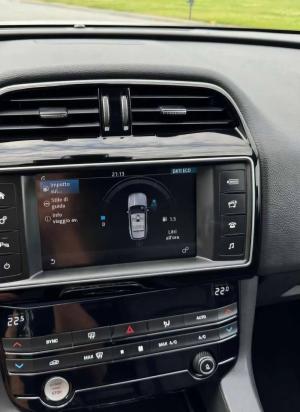 Balts Jaguar F-Pace 2017 Telšiai, ar dzinēja tilpumu 2.00 L un nobraukumu 213 tūkst. km par 8990 €, foto 22 vietnē AUTOMOTO.COM.LV