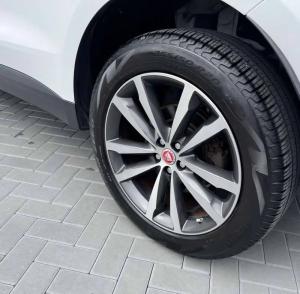 Balts Jaguar F-Pace 2017 Telšiai, ar dzinēja tilpumu 2.00 L un nobraukumu 213 tūkst. km par 8990 €, foto 24 vietnē AUTOMOTO.COM.LV