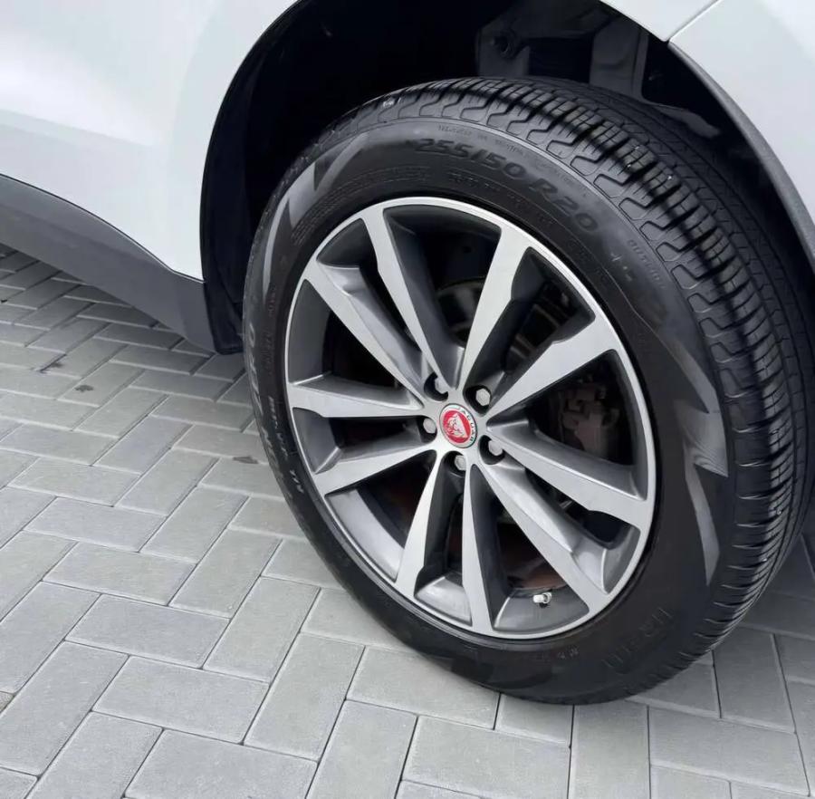 Balts Jaguar F-Pace 2017 Telšiai, ar dzinēja tilpumu 2.00 L un nobraukumu 213 tūkst. km par 8990 €, foto 24 vietnē AUTOMOTO.COM.LV