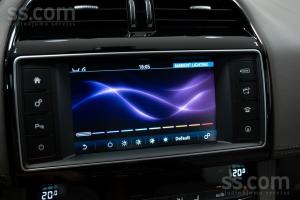 Белый Ягуар Ф-Пейс 2017 в Рига, объемом двигателя 3.00 л и пробегом 50 тыс. км за 20500 €, фото 15 на AUTOMOTO.COM.LV