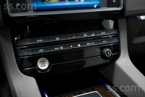 Белый Ягуар Ф-Пейс 2017 в Рига, объемом двигателя 3.00 л и пробегом 50 тыс. км за 20500 €, фото 19 на AUTOMOTO.COM.LV