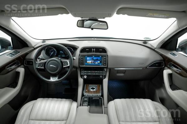 White Jaguar F-Pace 2017 in Riga, with an engine capacity of 3.00 L and mileage of 50 thousand km for 20500 €, photo 8 on AUTOMOTO.COM.LV