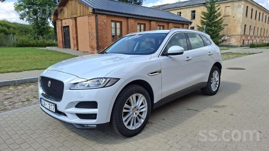 Balts Jaguar F-Pace 2017 Preiļi, ar dzinēja tilpumu 2.00 L un nobraukumu 160 tūkst. km par 13500 €, foto 3 vietnē AUTOMOTO.COM.LV