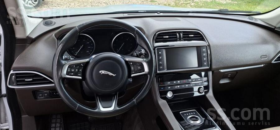 Balts Jaguar F-Pace 2017 Preiļi, ar dzinēja tilpumu 2.00 L un nobraukumu 160 tūkst. km par 13500 €, foto 10 vietnē AUTOMOTO.COM.LV