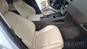 Balts Jaguar F-Pace 2017 Preiļi, ar dzinēja tilpumu 2.00 L un nobraukumu 160 tūkst. km par 13500 €, foto 12 vietnē AUTOMOTO.COM.LV