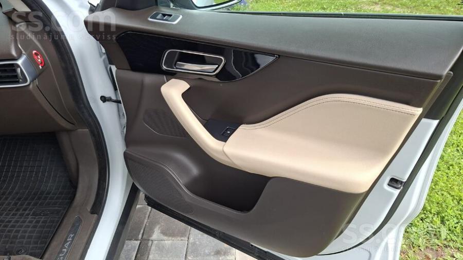 Balts Jaguar F-Pace 2017 Preiļi, ar dzinēja tilpumu 2.00 L un nobraukumu 160 tūkst. km par 13500 €, foto 13 vietnē AUTOMOTO.COM.LV
