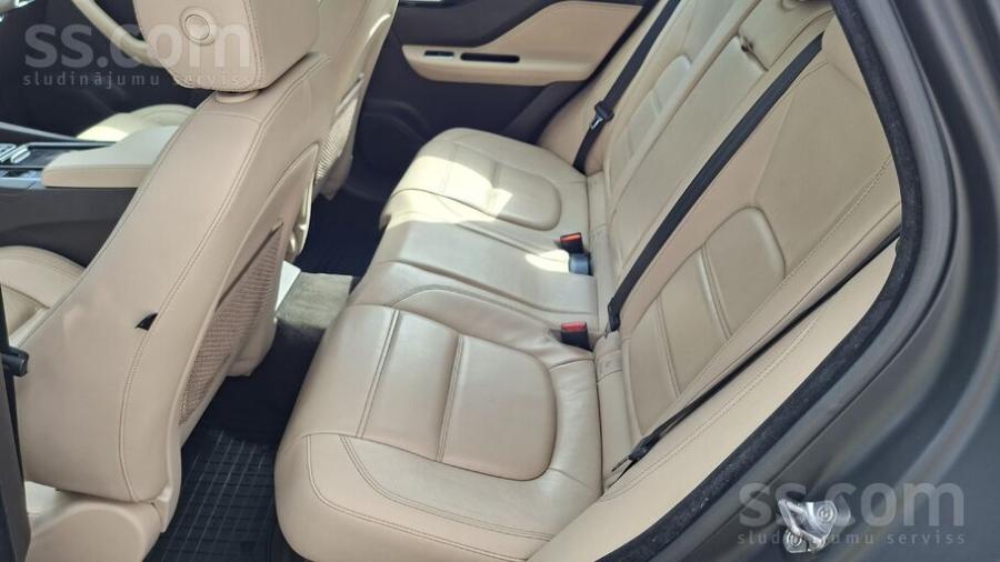 Balts Jaguar F-Pace 2017 Preiļi, ar dzinēja tilpumu 2.00 L un nobraukumu 160 tūkst. km par 13500 €, foto 15 vietnē AUTOMOTO.COM.LV