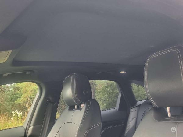 White Jaguar F-Pace 2017 in Utena, with an engine capacity of 2.99 L and mileage of 203 thousand km for 13300 €, photo 8 on AUTOMOTO.COM.LV