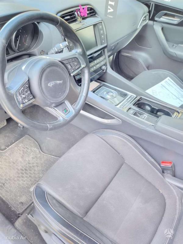 Balts Jaguar F-Pace 2017 Kauņa, ar dzinēja tilpumu 2.00 L un nobraukumu 187 tūkst. km par 7650 €, foto 2 vietnē AUTOMOTO.COM.LV