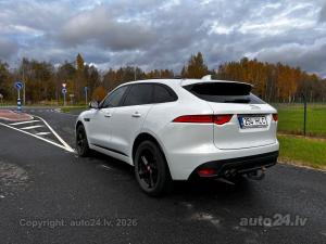 White Jaguar F-Pace 2017 in Parnu, with an engine capacity of 2.00 L and mileage of 148 thousand km for 17900 €, photo 4 on AUTOMOTO.COM.LV