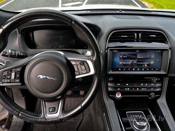 Balts Jaguar F-Pace 2017 Pērnava, ar dzinēja tilpumu 2.00 L un nobraukumu 148 tūkst. km par 17900 €, foto 6 vietnē AUTOMOTO.COM.LV