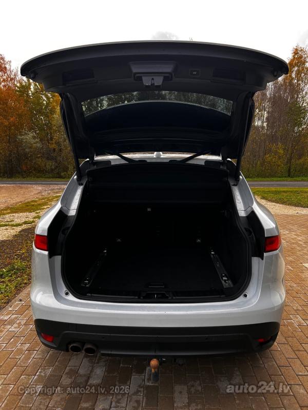 Balts Jaguar F-Pace 2017 Pērnava, ar dzinēja tilpumu 2.00 L un nobraukumu 148 tūkst. km par 17900 €, foto 8 vietnē AUTOMOTO.COM.LV