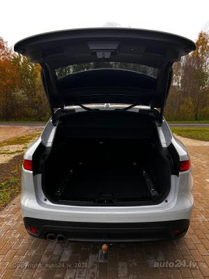 White Jaguar F-Pace 2017 in Parnu, with an engine capacity of 2.00 L and mileage of 148 thousand km for 17900 €, photo 9 on AUTOMOTO.COM.LV