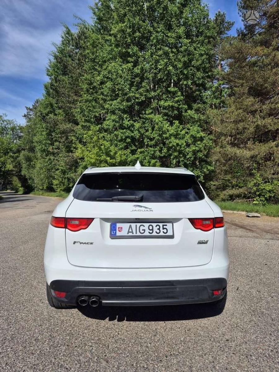 Balts Jaguar F-Pace 2017 Viļņa, ar dzinēja tilpumu 2.00 L un nobraukumu 200 tūkst. km par 14200 €, foto 5 vietnē AUTOMOTO.COM.LV