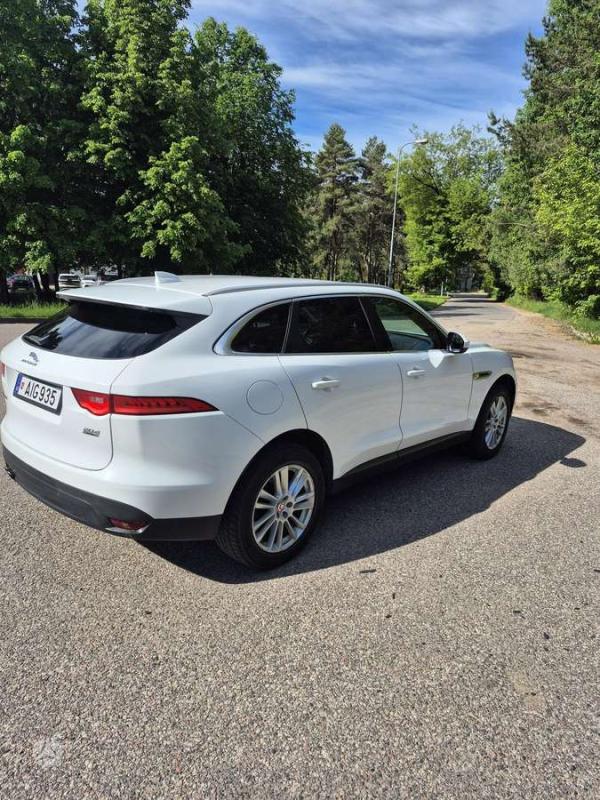 Balts Jaguar F-Pace 2017 Viļņa, ar dzinēja tilpumu 2.00 L un nobraukumu 200 tūkst. km par 14200 €, foto 6 vietnē AUTOMOTO.COM.LV