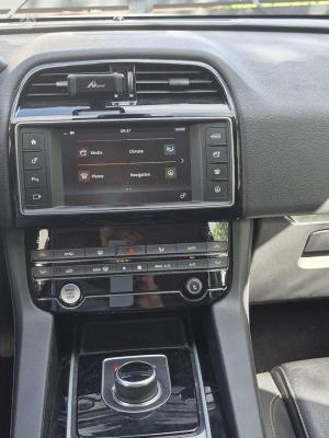 Balts Jaguar F-Pace 2017 Viļņa, ar dzinēja tilpumu 2.00 L un nobraukumu 200 tūkst. km par 14200 €, foto 13 vietnē AUTOMOTO.COM.LV