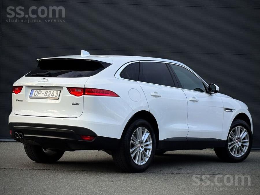White Jaguar F-Pace 2017 in Riga, with an engine capacity of 2.00 L and mileage of 227 thousand km for 12800 €, photo 4 on AUTOMOTO.COM.LV