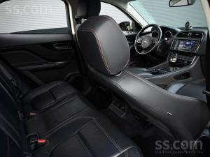 White Jaguar F-Pace 2017 in Riga, with an engine capacity of 2.00 L and mileage of 227 thousand km for 12800 €, photo 9 on AUTOMOTO.COM.LV