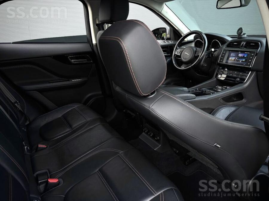 White Jaguar F-Pace 2017 in Riga, with an engine capacity of 2.00 L and mileage of 227 thousand km for 12800 €, photo 9 on AUTOMOTO.COM.LV