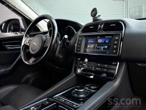 White Jaguar F-Pace 2017 in Riga, with an engine capacity of 2.00 L and mileage of 227 thousand km for 12800 €, photo 11 on AUTOMOTO.COM.LV