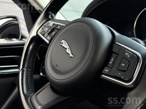 White Jaguar F-Pace 2017 in Riga, with an engine capacity of 2.00 L and mileage of 227 thousand km for 12800 €, photo 12 on AUTOMOTO.COM.LV