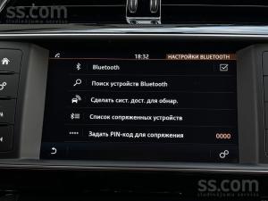 White Jaguar F-Pace 2017 in Riga, with an engine capacity of 2.00 L and mileage of 227 thousand km for 12800 €, photo 19 on AUTOMOTO.COM.LV