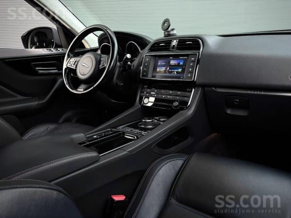 Ягуар Ф-Пейс 2017 в Рига на AUTOMOTO.COM.LV Белый Ягуар Ф-Пейс 2017 в Рига, объемом двигателя 2.00 л и пробегом 227 тыс. км за 12800 €, фото 7 на AUTOMOTO.COM.LV