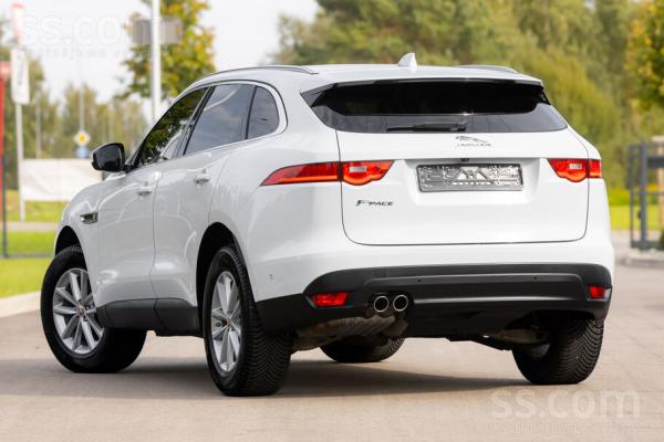 White Jaguar F-Pace 2017 in Jelgava, with an engine capacity of 2.00 L and mileage of 0 thousand km for 12500 €, photo 5 on AUTOMOTO.COM.LV