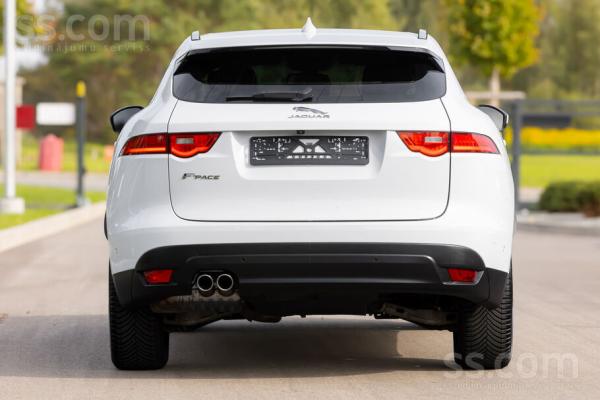 White Jaguar F-Pace 2017 in Jelgava, with an engine capacity of 2.00 L and mileage of 0 thousand km for 12500 €, photo 6 on AUTOMOTO.COM.LV