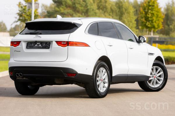 White Jaguar F-Pace 2017 in Jelgava, with an engine capacity of 2.00 L and mileage of 0 thousand km for 12500 €, photo 7 on AUTOMOTO.COM.LV