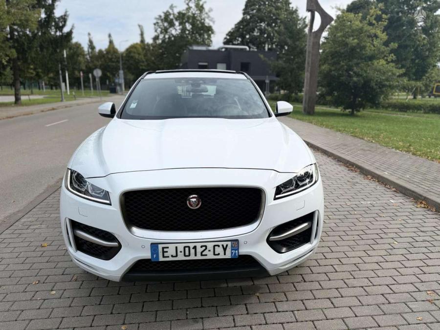 White Jaguar F-Pace 2017 in Taurage, with an engine capacity of 2.00 L and mileage of 170 thousand km for 12700 €, photo 3 on AUTOMOTO.COM.LV