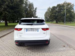 White Jaguar F-Pace 2017 in Taurage, with an engine capacity of 2.00 L and mileage of 170 thousand km for 12700 €, photo 6 on AUTOMOTO.COM.LV