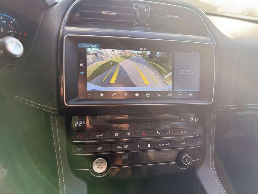 White Jaguar F-Pace 2017 in Taurage, with an engine capacity of 2.00 L and mileage of 170 thousand km for 12700 €, photo 12 on AUTOMOTO.COM.LV