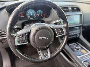 White Jaguar F-Pace 2017 in Taurage, with an engine capacity of 2.00 L and mileage of 170 thousand km for 12700 €, photo 14 on AUTOMOTO.COM.LV