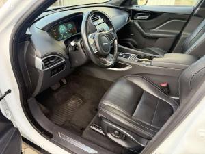 White Jaguar F-Pace 2017 in Taurage, with an engine capacity of 2.00 L and mileage of 170 thousand km for 12700 €, photo 15 on AUTOMOTO.COM.LV