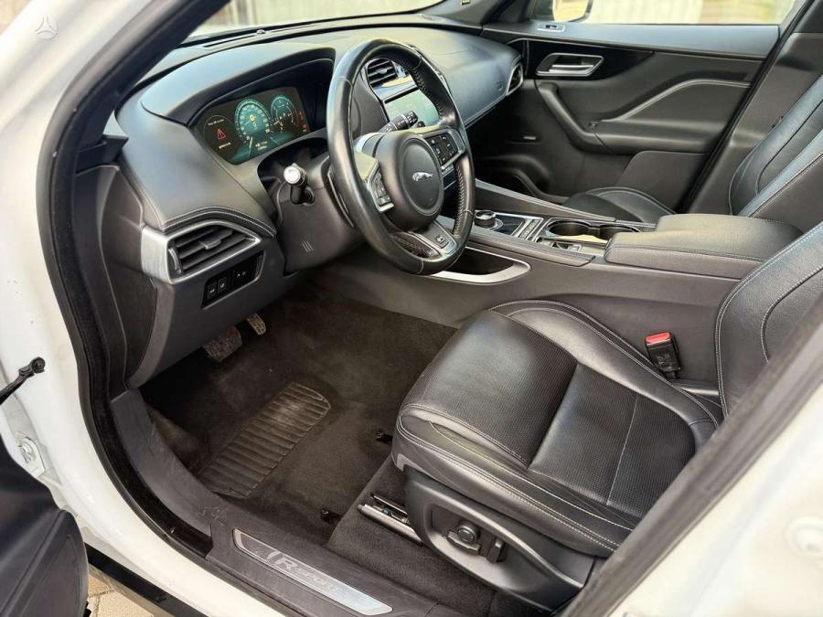 White Jaguar F-Pace 2017 in Taurage, with an engine capacity of 2.00 L and mileage of 170 thousand km for 12700 €, photo 15 on AUTOMOTO.COM.LV