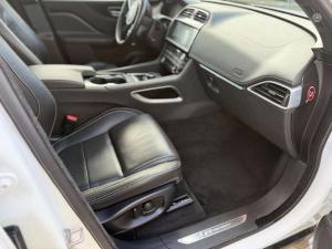 White Jaguar F-Pace 2017 in Taurage, with an engine capacity of 2.00 L and mileage of 170 thousand km for 12700 €, photo 20 on AUTOMOTO.COM.LV