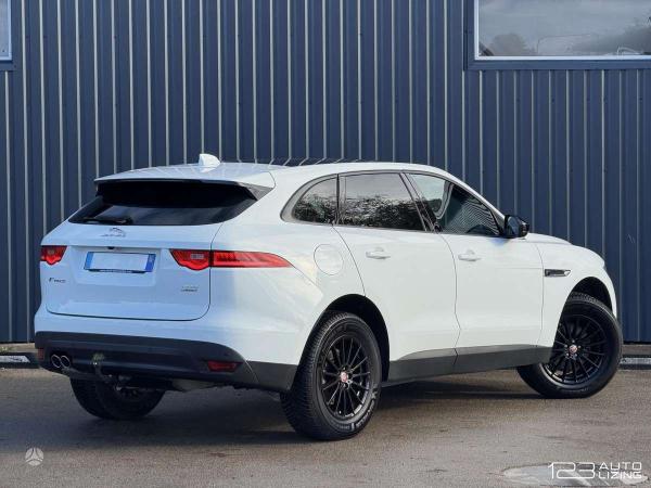 White Jaguar F-Pace 2017 in Taurage, with an engine capacity of 2.00 L and mileage of 155 thousand km for 9200 €, photo 9 on AUTOMOTO.COM.LV