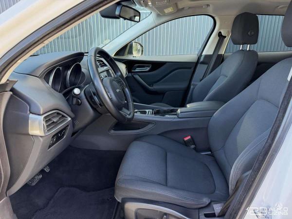 White Jaguar F-Pace 2017 in Taurage, with an engine capacity of 2.00 L and mileage of 155 thousand km for 9200 €, photo 11 on AUTOMOTO.COM.LV