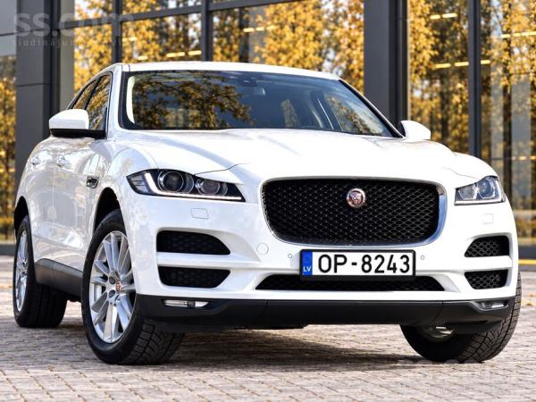 White Jaguar F-Pace 2017 in Riga, with an engine capacity of 2.00 L and mileage of 227 thousand km for 12700 €, photo 4 on AUTOMOTO.COM.LV